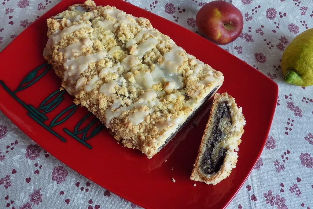 Strietzel mit Mohn, Apfel, Walnüssen und vielen Streuseln | Backen mit ...