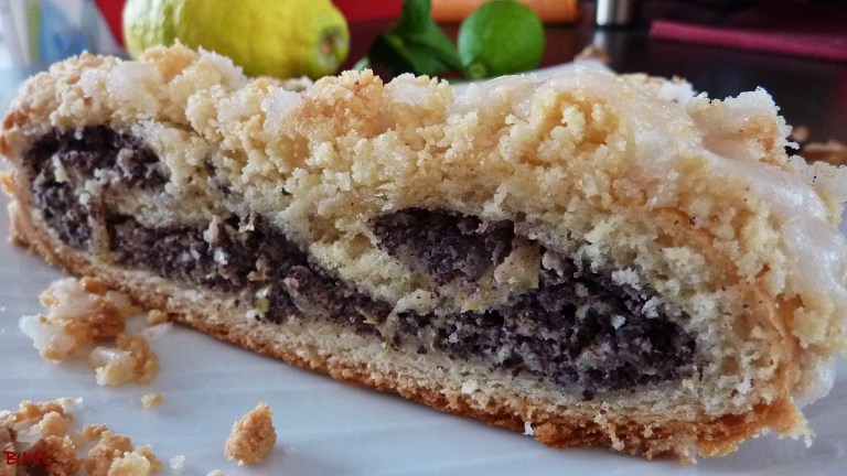 Strietzel mit Mohn, Apfel, Walnüssen und vielen Streuseln | Backen mit ...