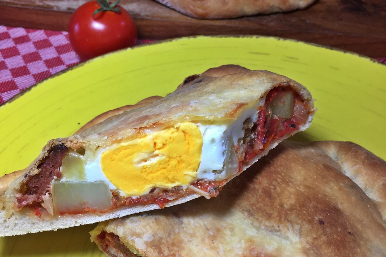 Calzone Rustica-mit Kartoffeln, Sucuk und Ei | Backen mit Leidenschaft