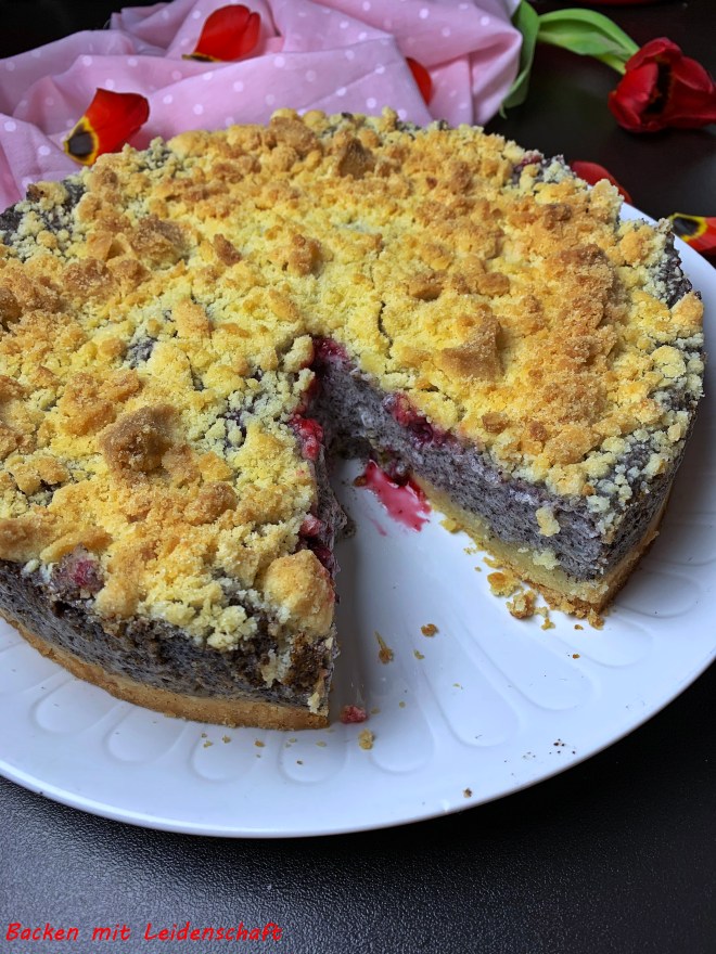 Mohn-Streuselkuchen mit Preiselbeeren und Schmand | Backen mit Leidenschaft